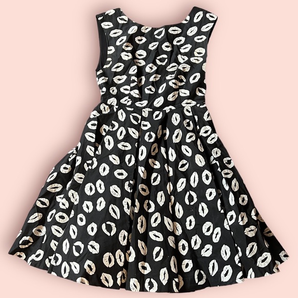 Alice + Olivia | Dresses | Alice And Olivia Size 4 Kiss Dress With ...